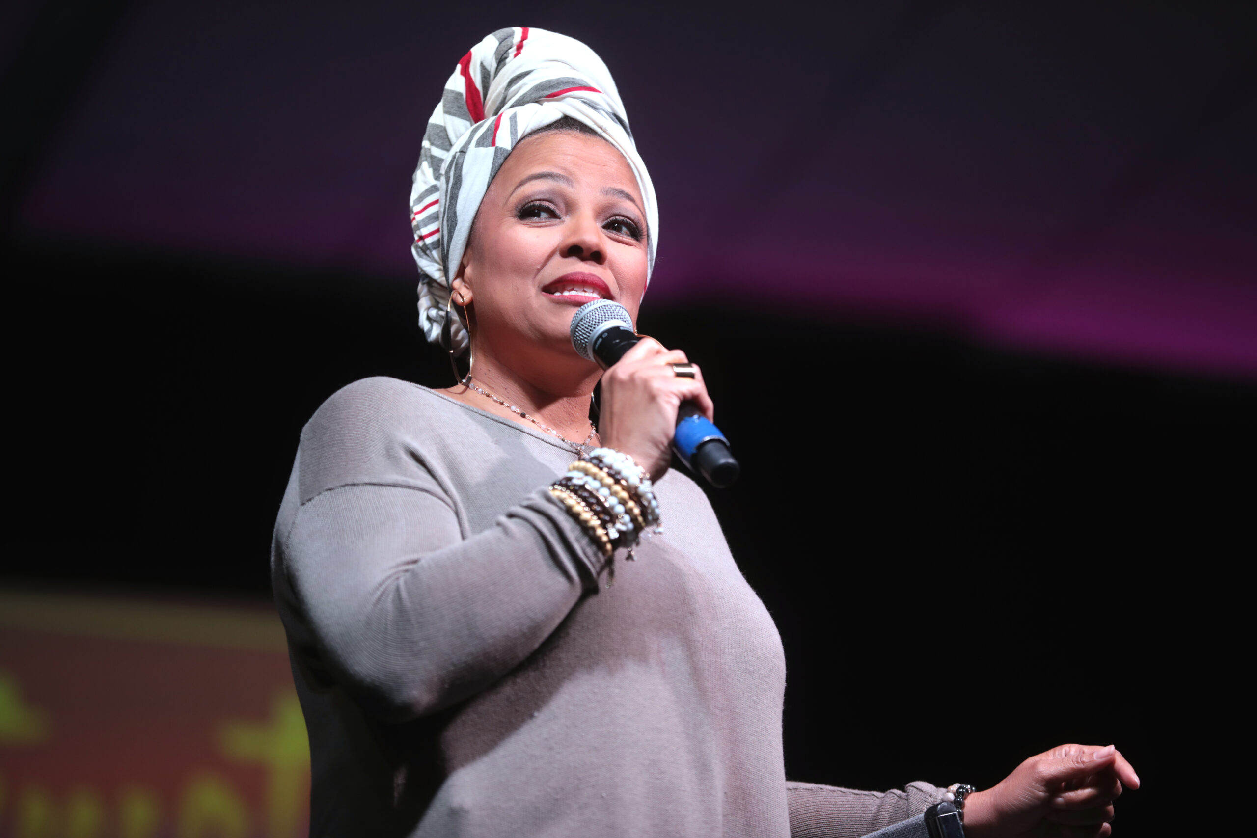 Kim Fields Celebrates 30 Years of 'Living Single' and Brews Up ...